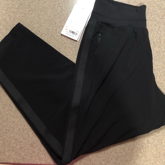 Athleta | Pants & Jumpsuits | Nwt Athleta Nolita Slimtapered Crop Pant ...